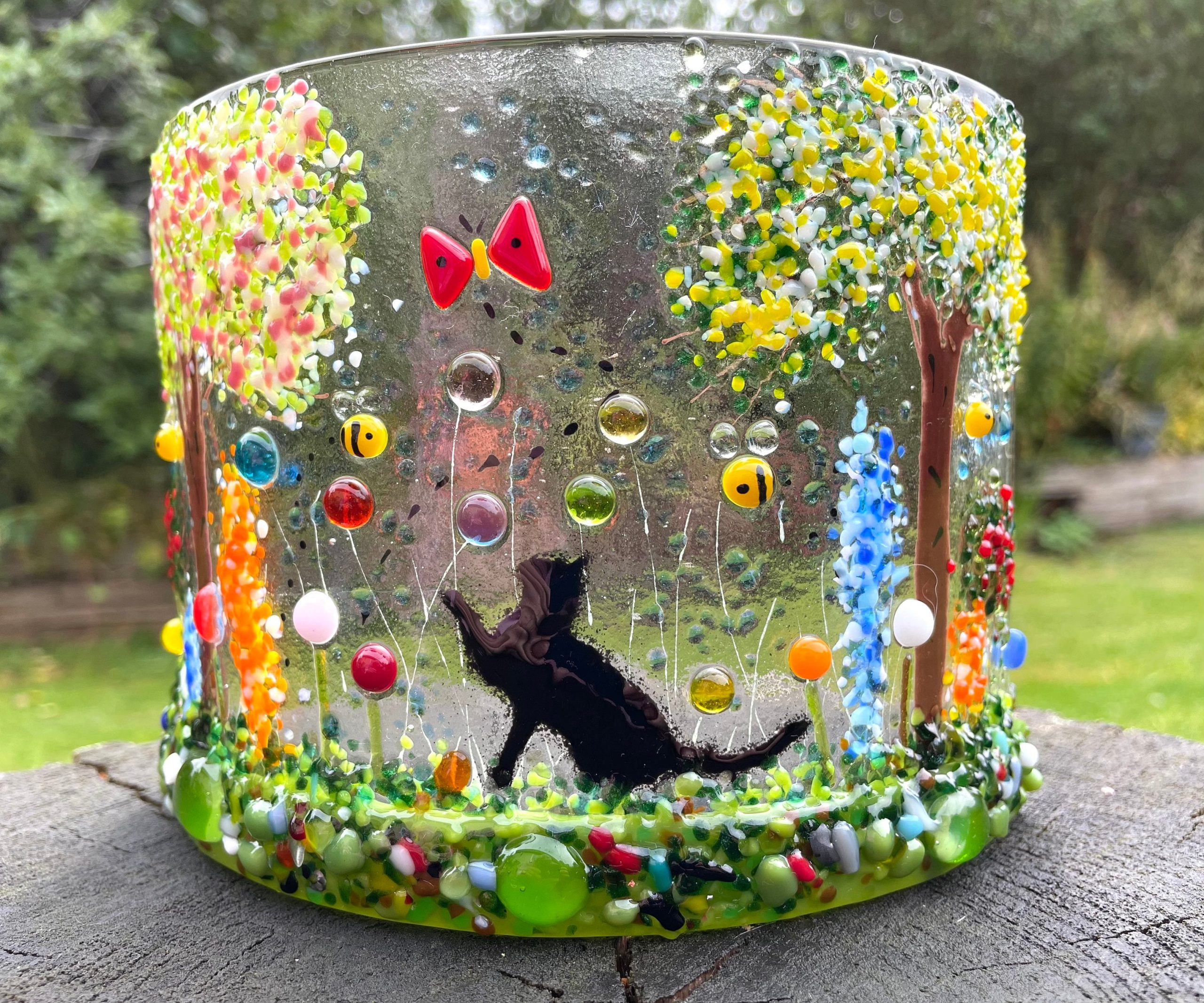 Cat, Bees, flowers and cherry blossom curve-candle curve-cat playing in ...