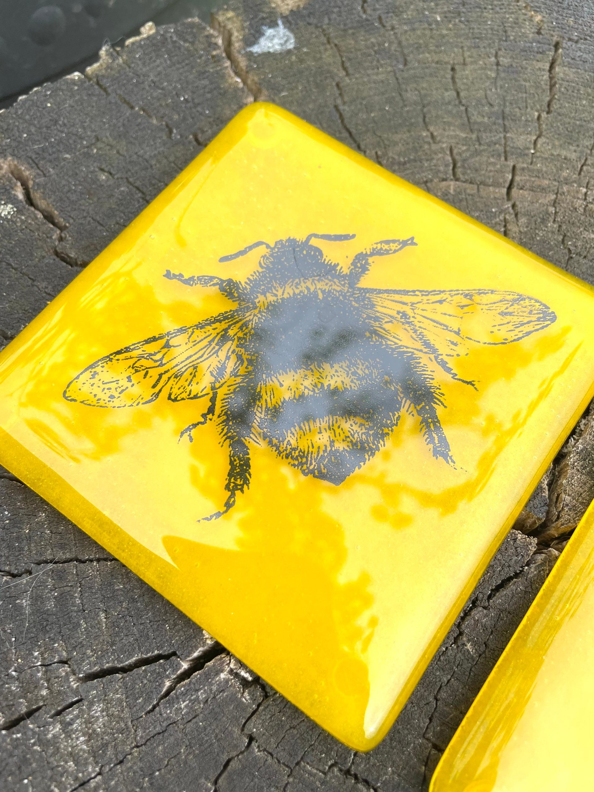 Bee coaster/Yellow coaster with a bee/Bee table saver/Honey coloured ...